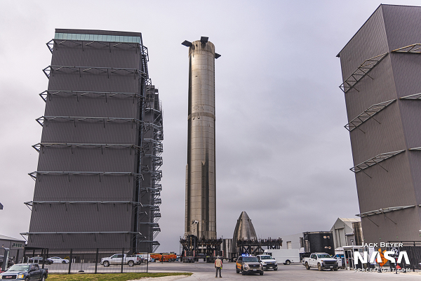 Прототип Super Heavy B7 доставлен на стартовую площадку